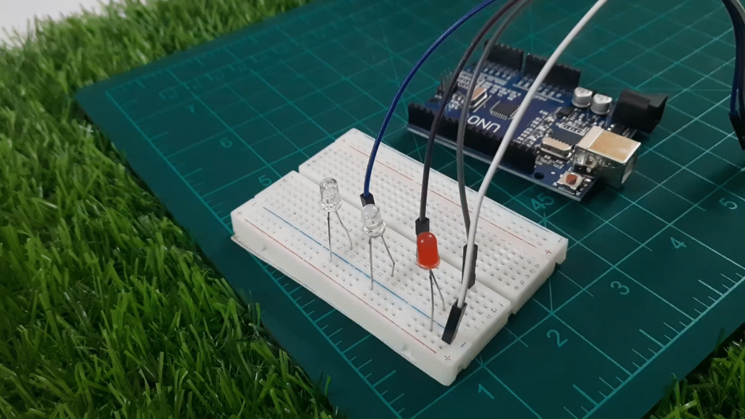 Arduino Police Light Flasher Project — Best DIY for Beginners! - Tinkerzy